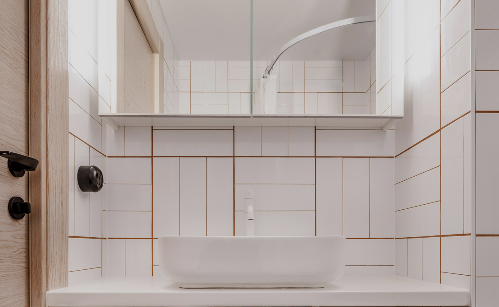 Vonios plytelės ir santechnika | Prive | Medeinos Voverės dizaino studija